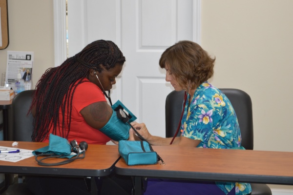 CNA Students Practice New Skills | UAMS Caregiving - Pine Bluff
